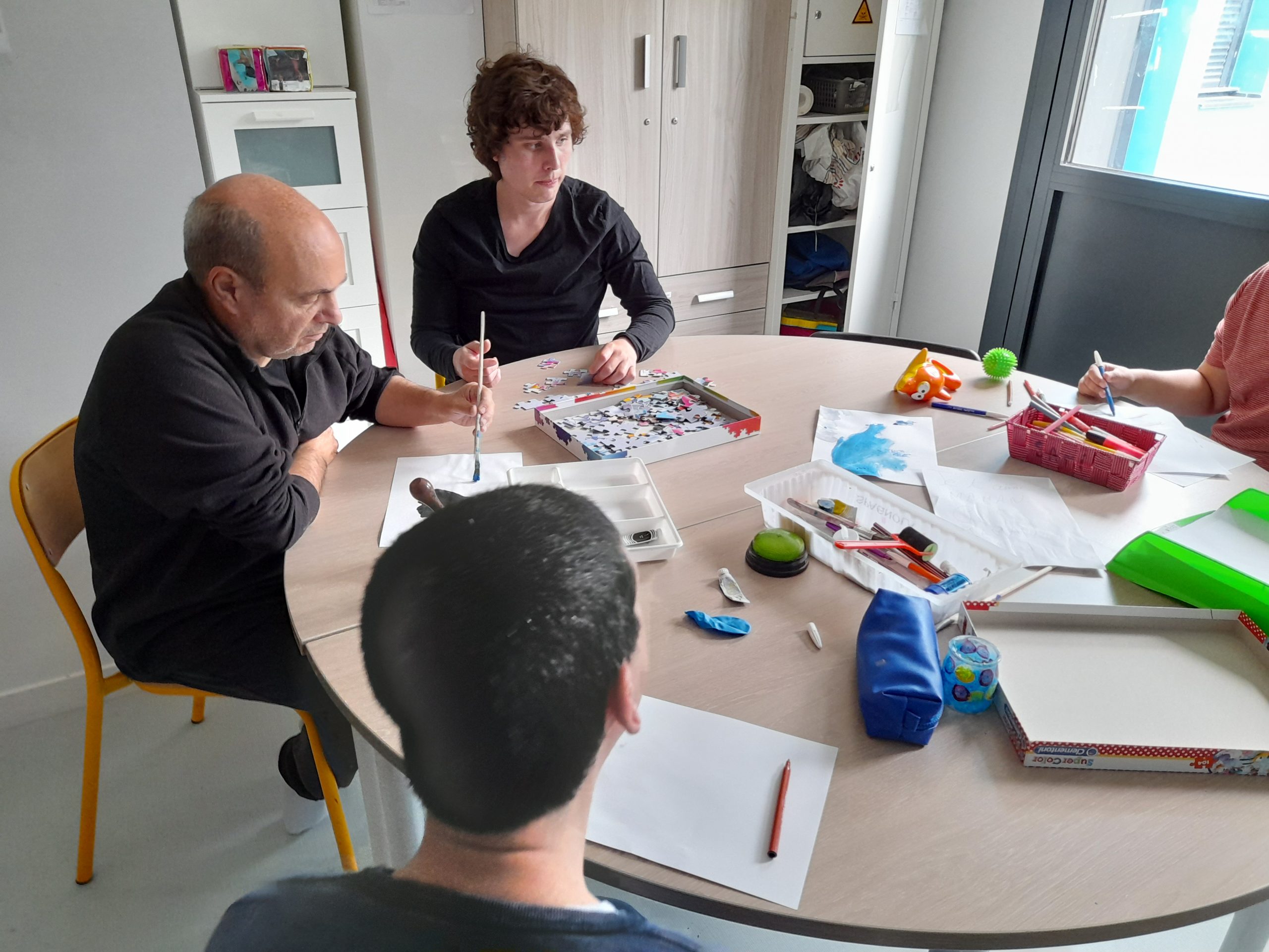 Activités peinture.coloriage.puzzle sur Gone – MAS autisme Michel Chapuis